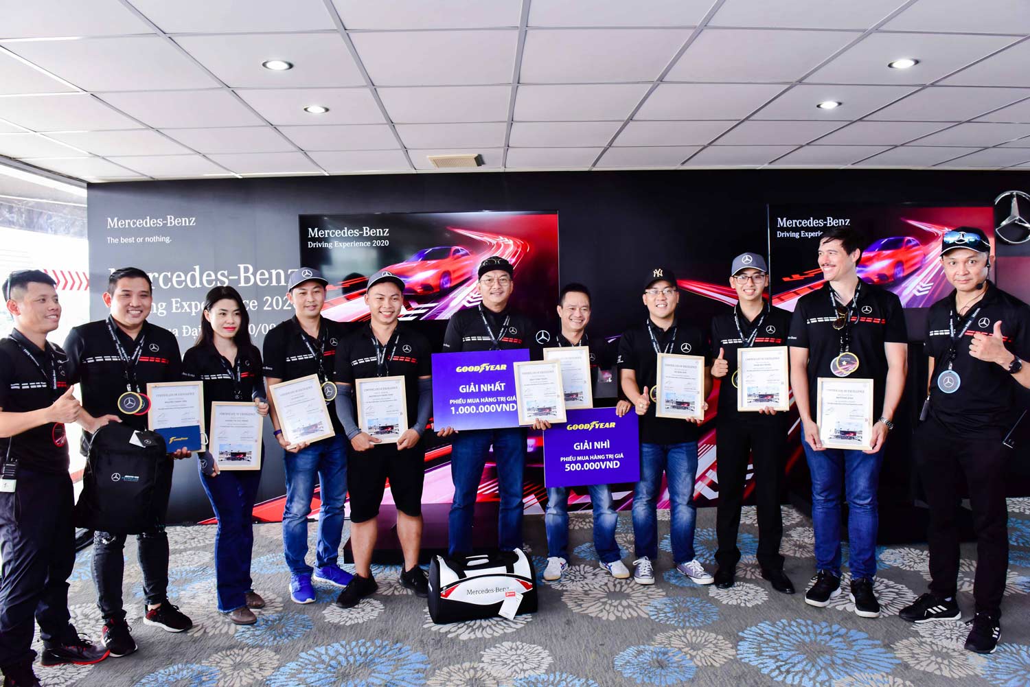 Học viện lái xe an toàn MBDE 2020 kỷ niệm 25 năm Mercedes-Benz có mặt ...